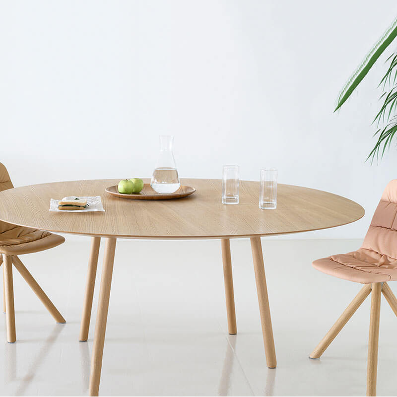 Maarten circular design table by Viccarbe | AiureDeco